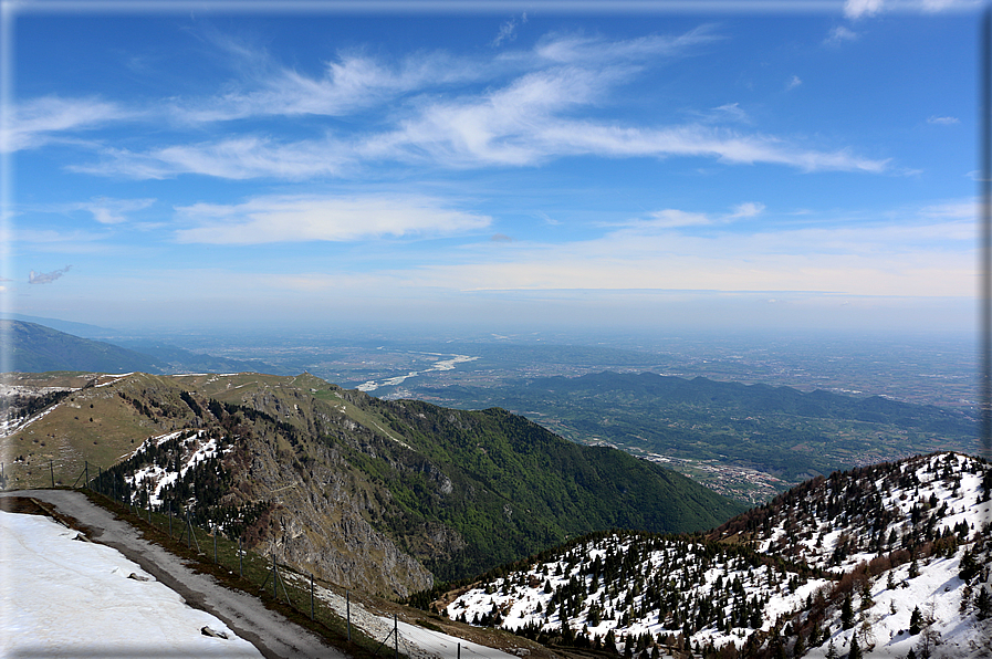 Il panorama da Cima Grappa