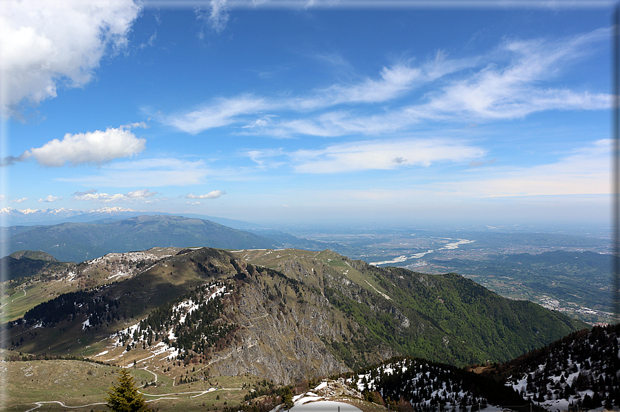 Il panorama da Cima Grappa